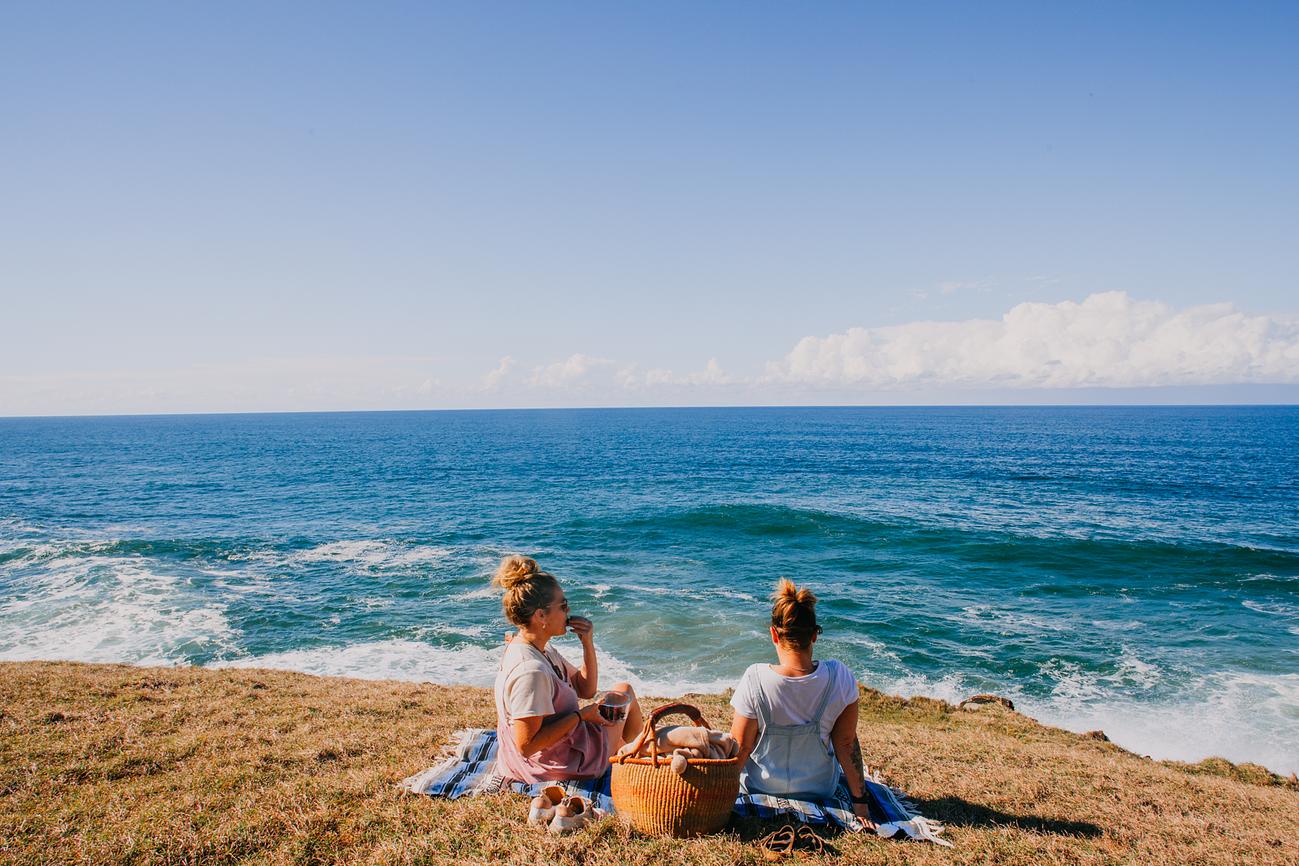 Picnic on a grassy knoll with impromptu rock pool dips | Riparide
