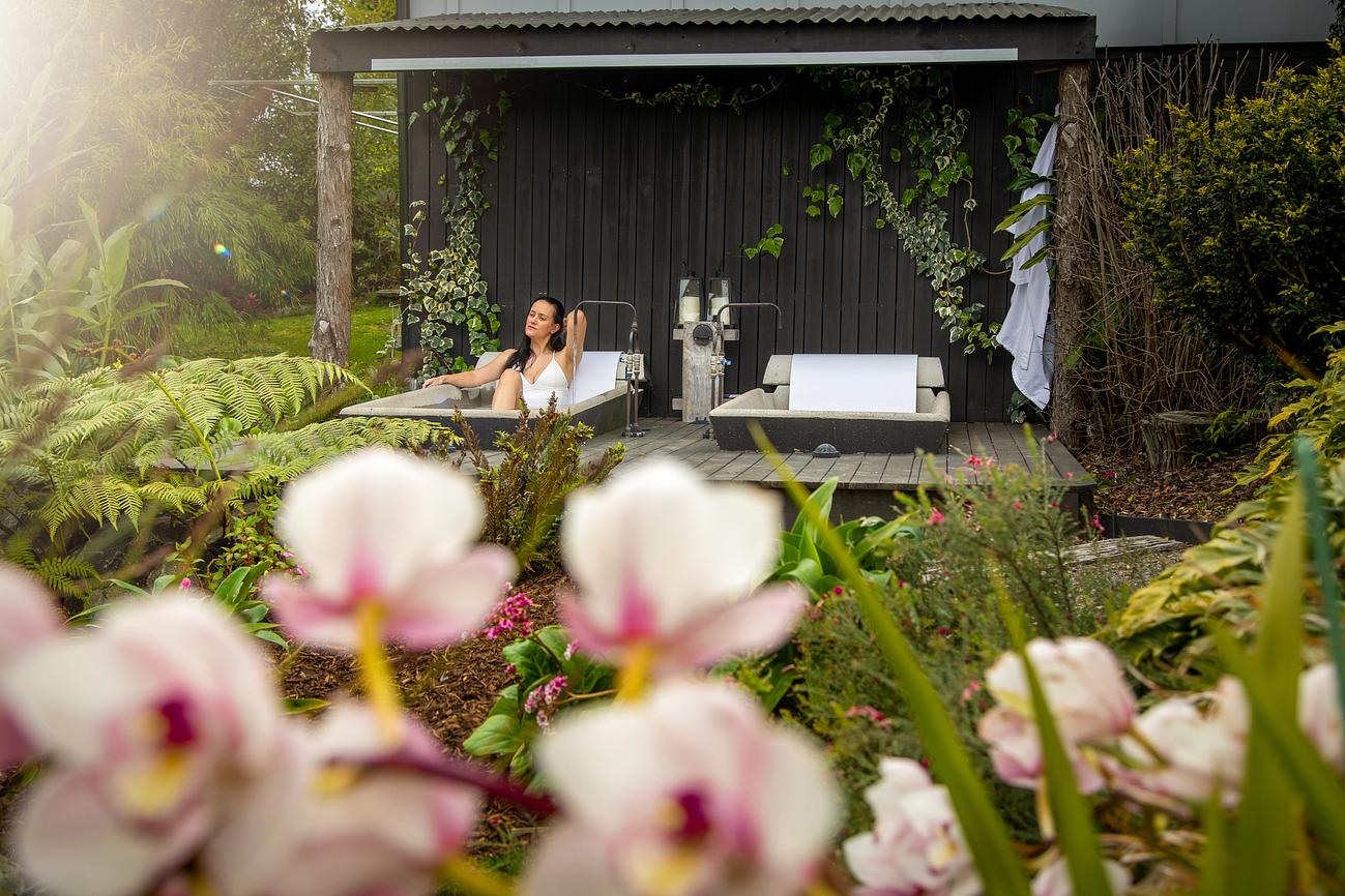 Relax in the twin outdoor baths | Riparide