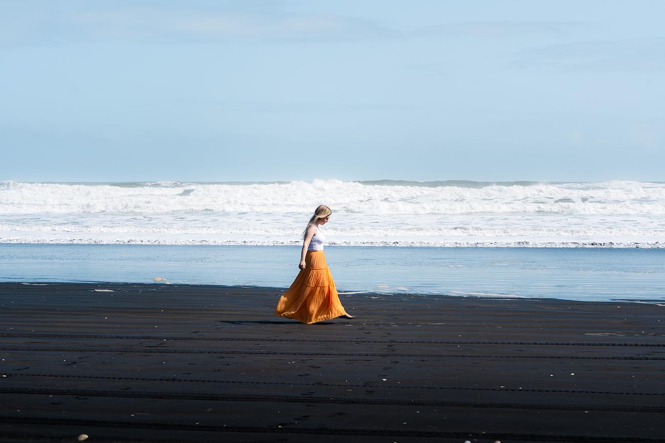 Go for a walk along Kariotahi Beach | Riparide