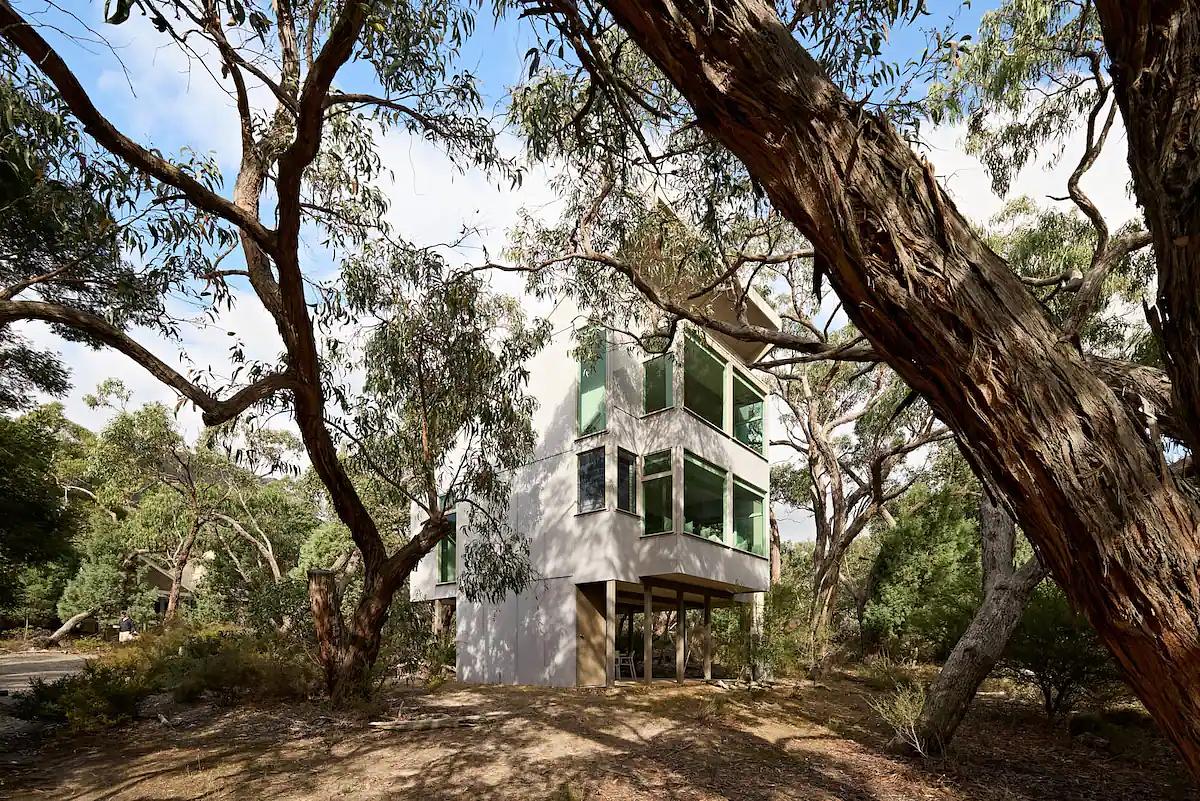 Aquila Eco Lodges Treehouse - Wild Cherry - Treehouse for Rent in Dunkeld, Grampians, VIC, AU ...