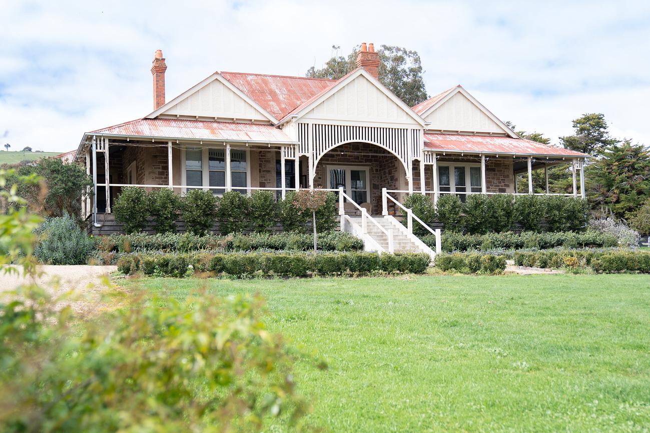 Glenroy Homestead - Luxury house for Rent in Mansfield, High Country ...