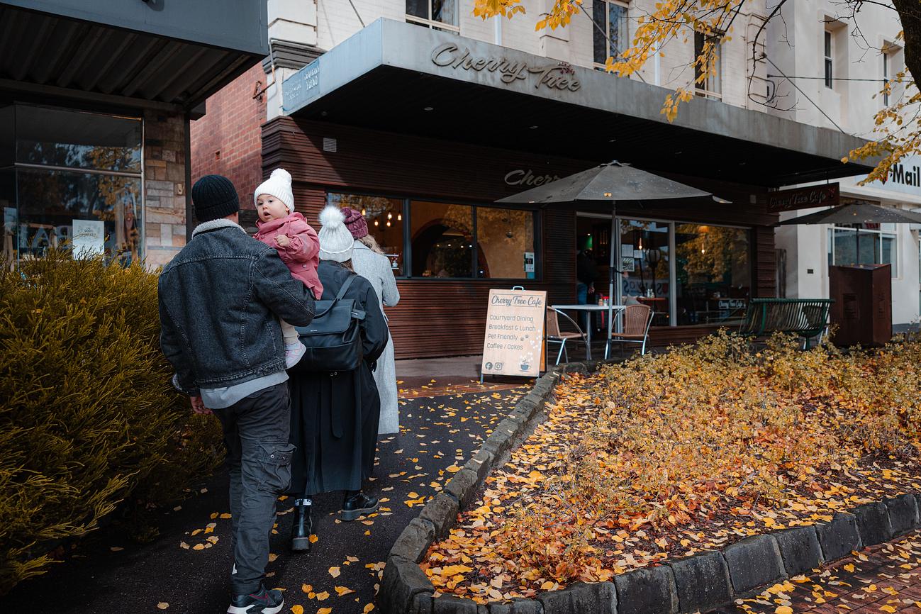 Coffee & a bite at the Cherry Tree Cafe | Riparide