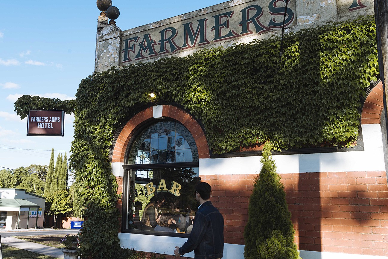 Pub Meal at The Farmers Arms | Riparide