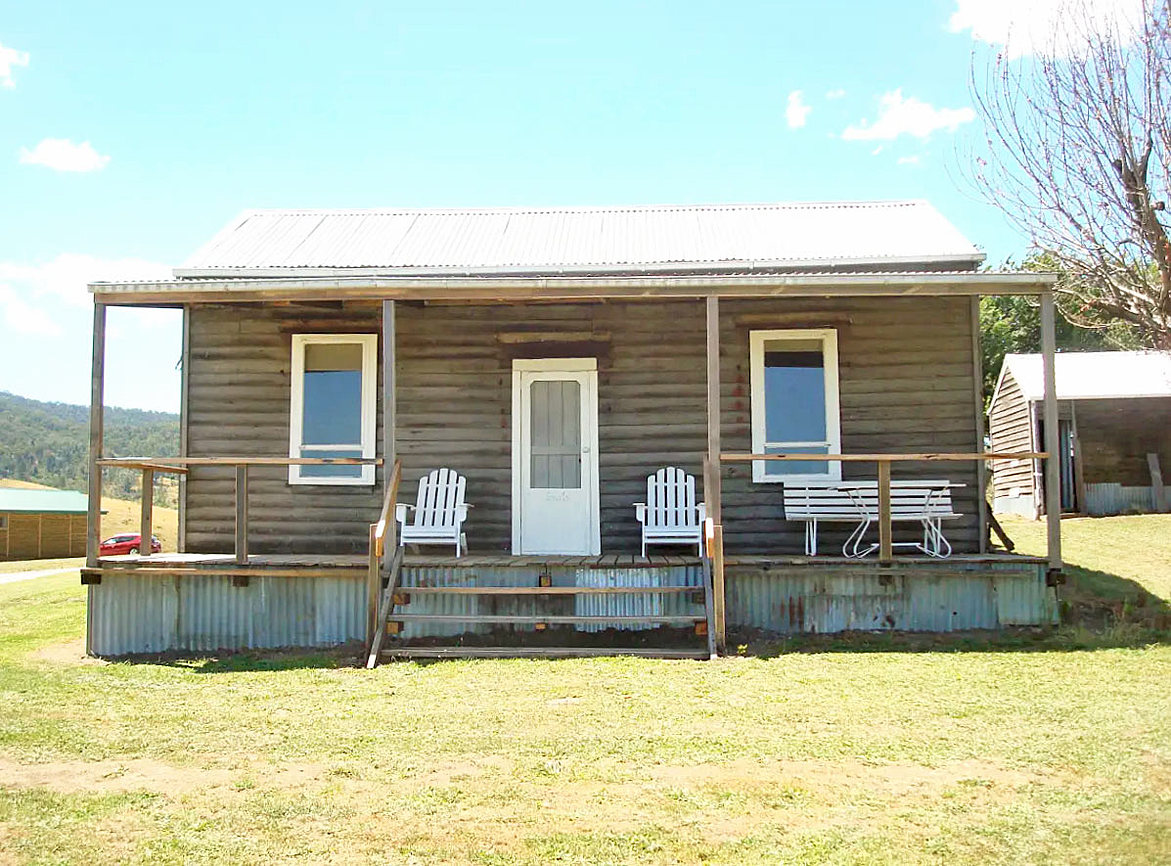 Matilda's Cottage - Cottage for Rent in Buchan, Gippsland, VIC, AU ...