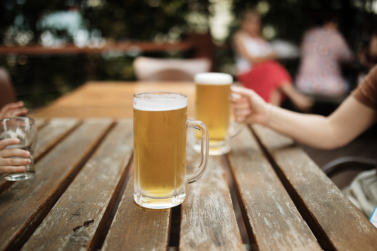 Drinks at the Federal Hotel, Bellingen | Riparide