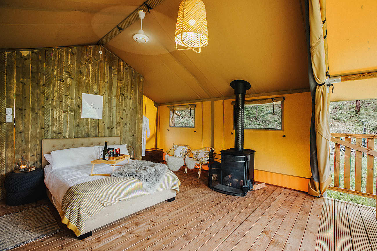 The Gumtree Lodge With Outside Bath And Fireplace Glamping For Rent In ...