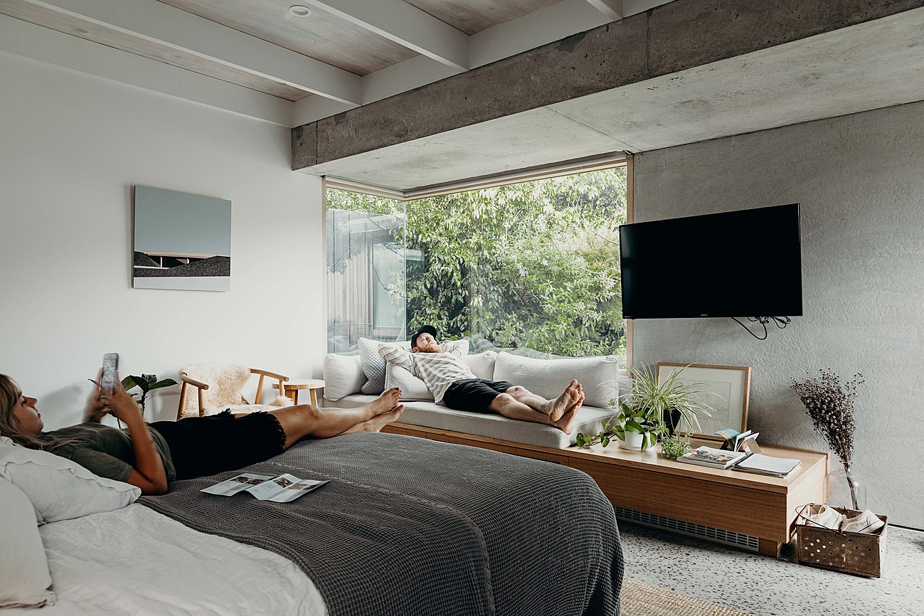 Designer Beach Studio - 3 min walk to the beach! - Suite for Rent in Mt ...