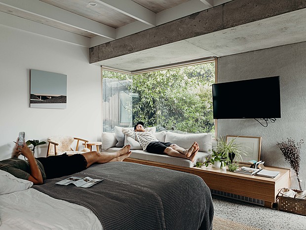 Designer Beach Studio - 3 min walk to the beach! - Suite for Rent in Mt ...