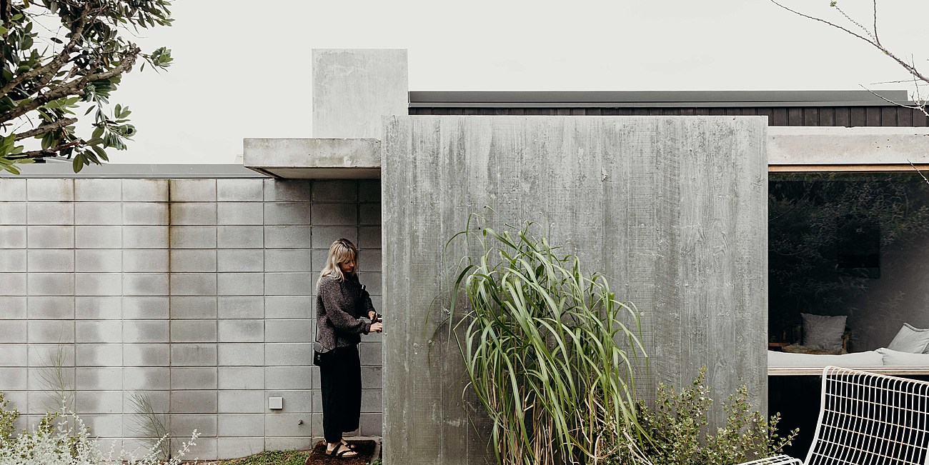 Designer Beach Studio - 3 min walk to the beach! - Suite for Rent in Mt ...