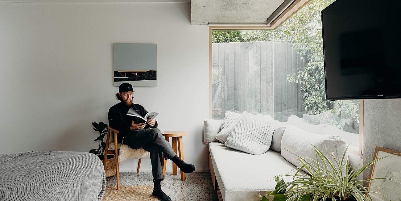 Designer Beach Studio - 3 min walk to the beach! - Suite for Rent in Mt ...