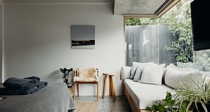 Designer Beach Studio - 3 min walk to the beach! - Suite for Rent in Mt ...