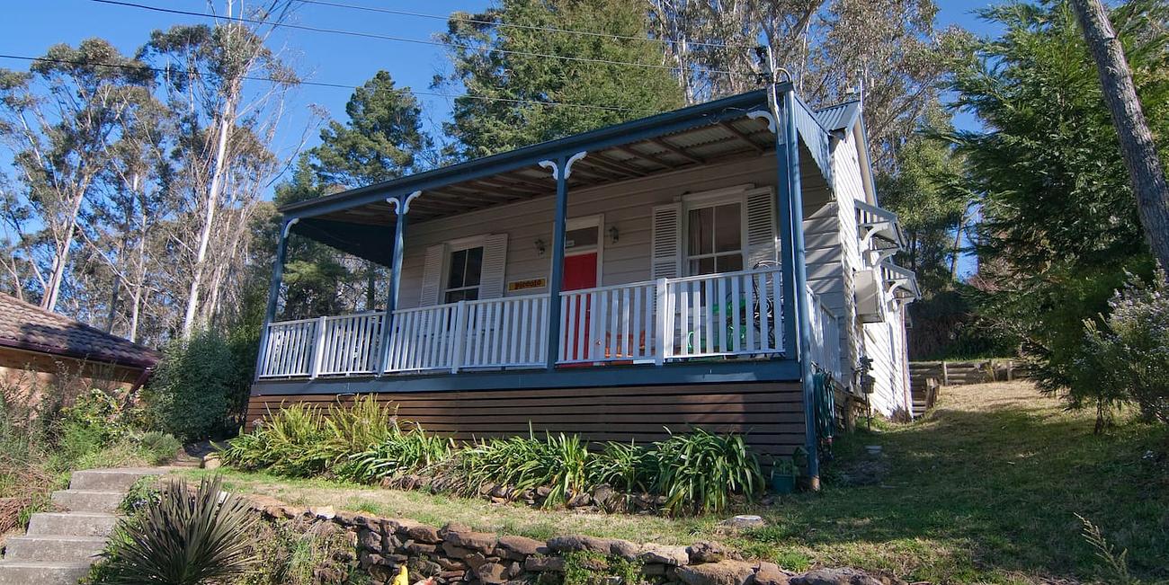 Piccolo - Eclectic Cottage - Cottage for Rent in Leura, Blue Mountains ...