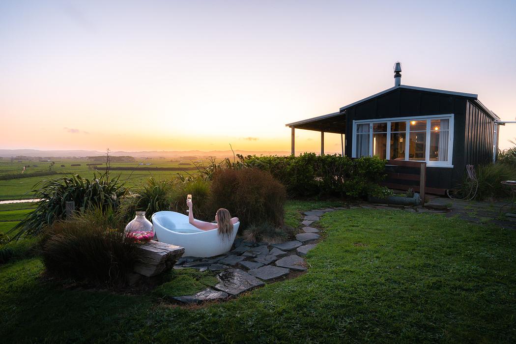 Outdoor bath bliss - Adventure by Kristina in Waiuku, Auckland, NZ | Riparide